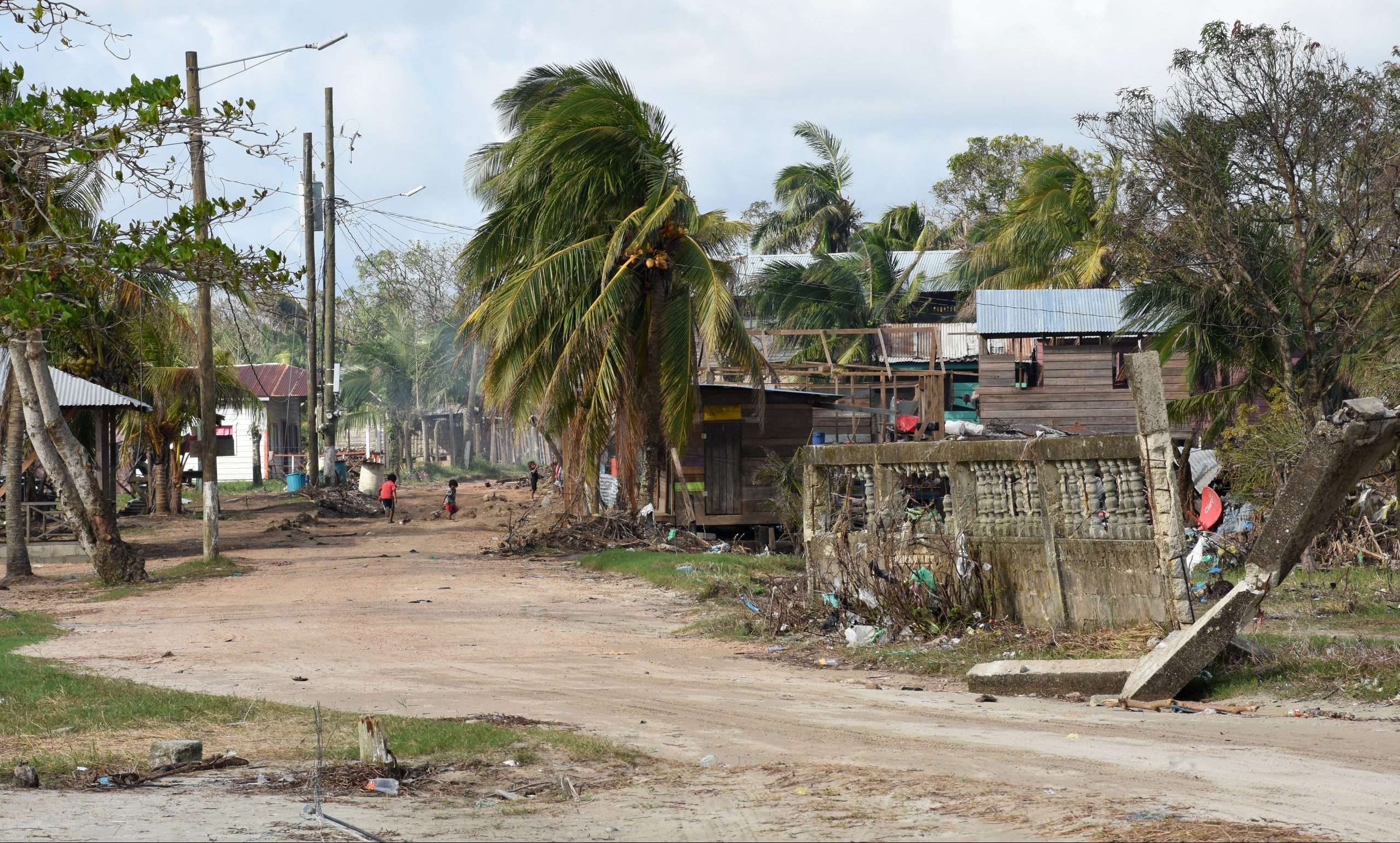 Waarom we mensen in nood contant geld geven | Plan International